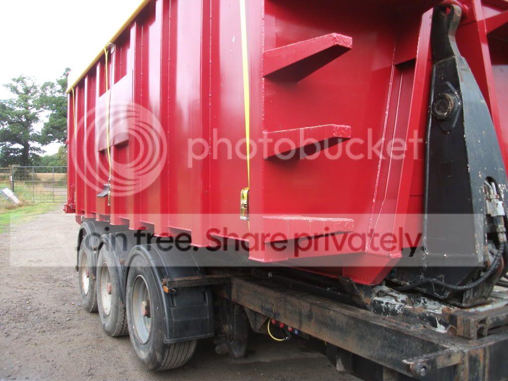 HOOK Loader + Grain Bin. | Forum4Farming - Britain & Ireland Farming ...